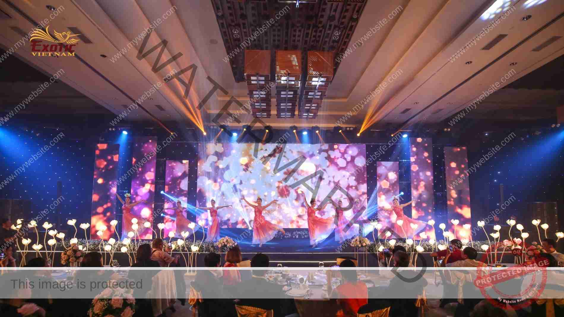 Impressive & Vibrant Year-End Party